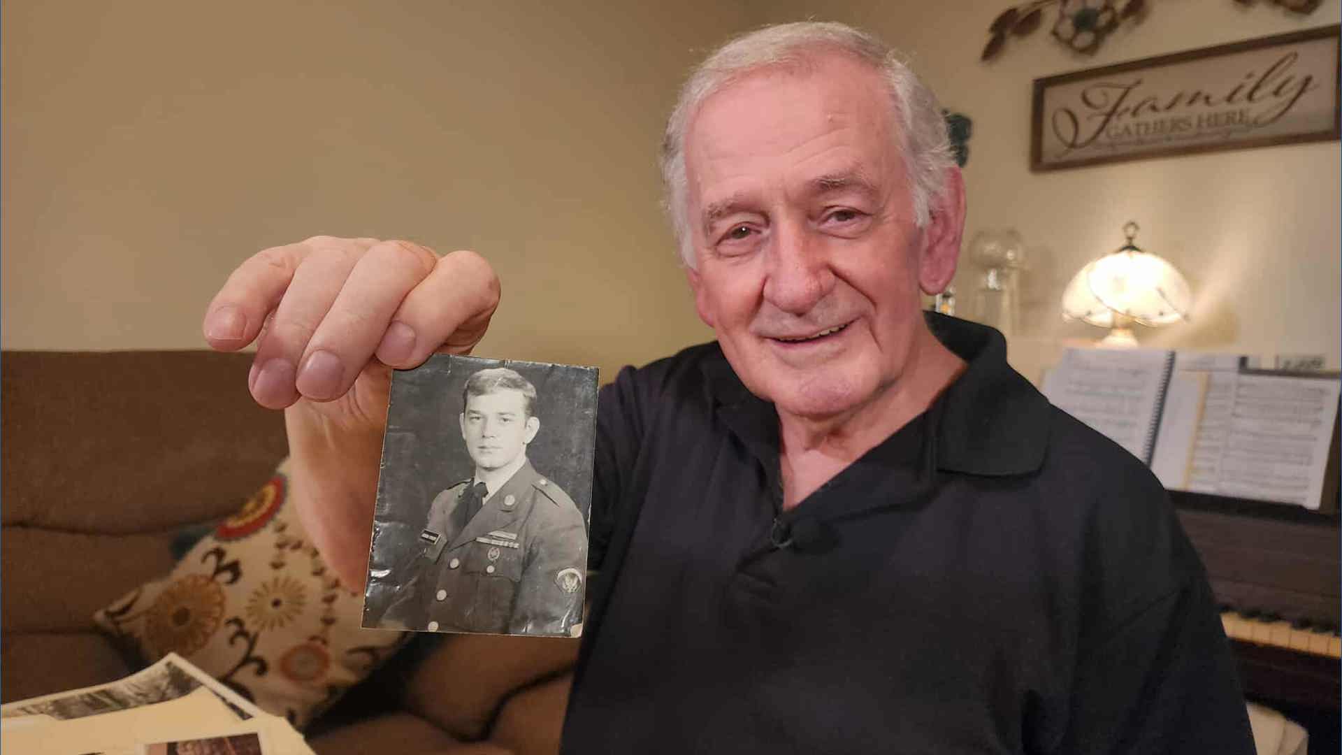 Combat veteran photographer relives memories on Honor Flight | whas11.com