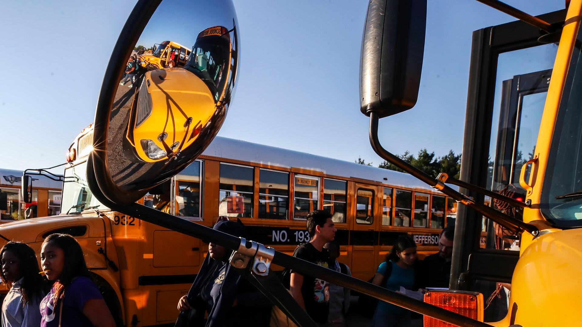 When was the last JCPS student dopped off on first day of school ...