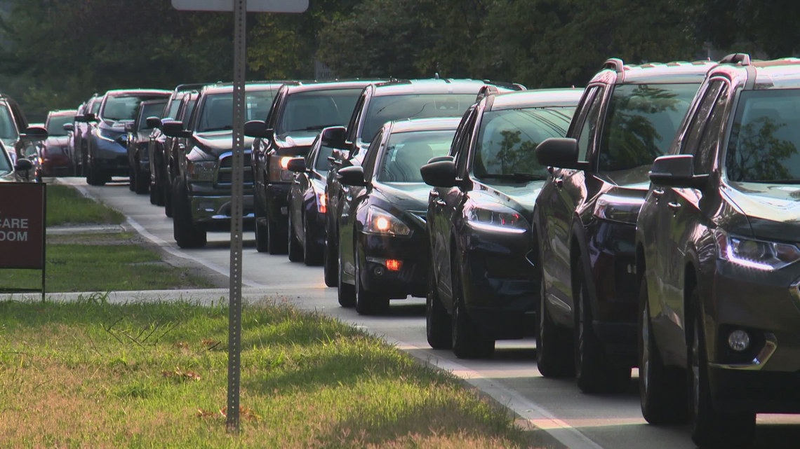 Attention remains on backed-up car rider lines in JCPS | whas11.com