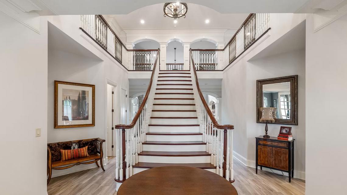 Former UK coach John Calipari lists Lexington home on Zillow | whas11.com