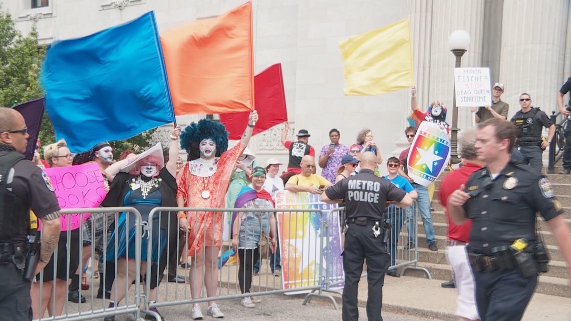 Drag Queen Story Time brings protesters, counter-protesters outside ...