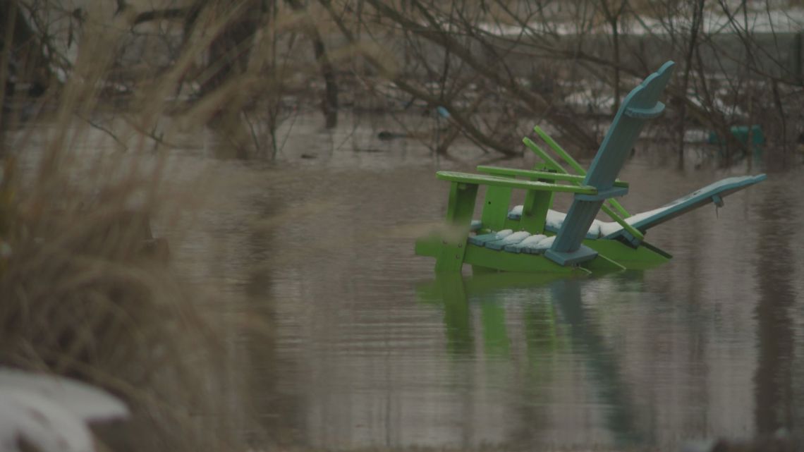 Southern Indiana keeping close eye on water levels as river continues ...