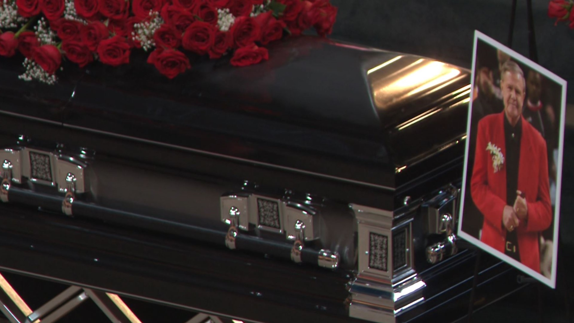 Mourners say final goodbyes to former UofL coach Denny Crum | whas11.com