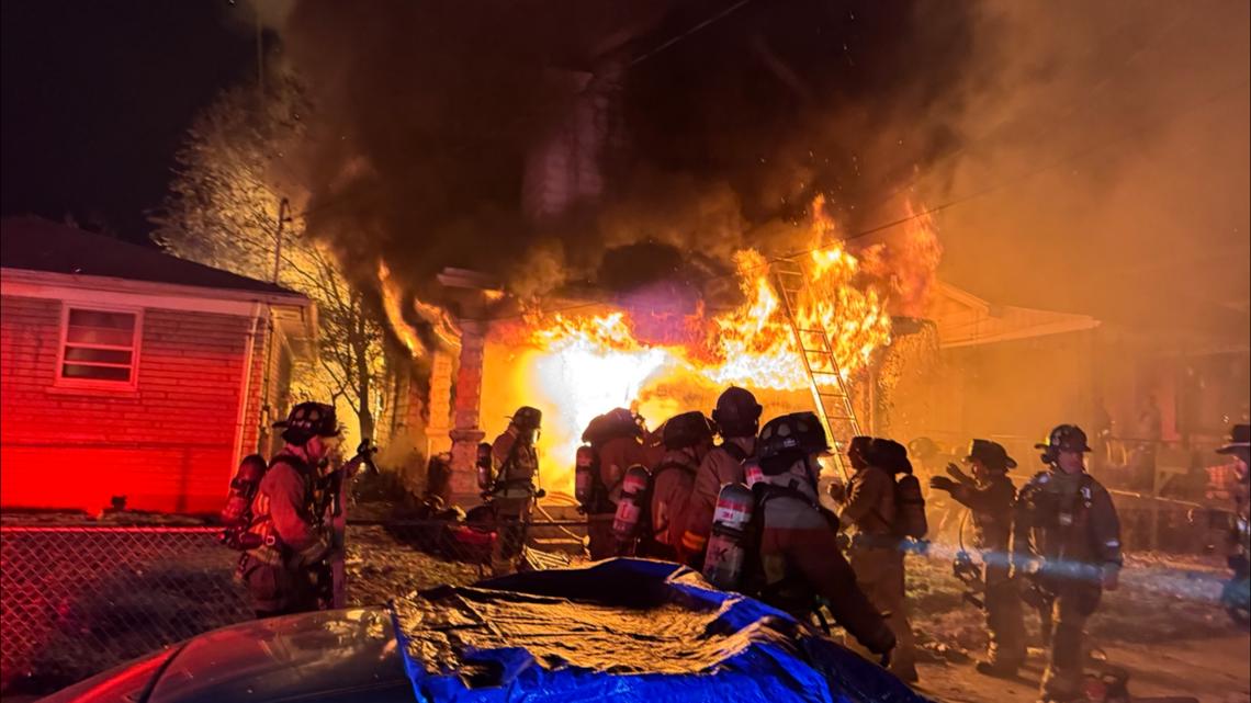 Louisville Fire tames raging house fire Sunday evening | whas11.com