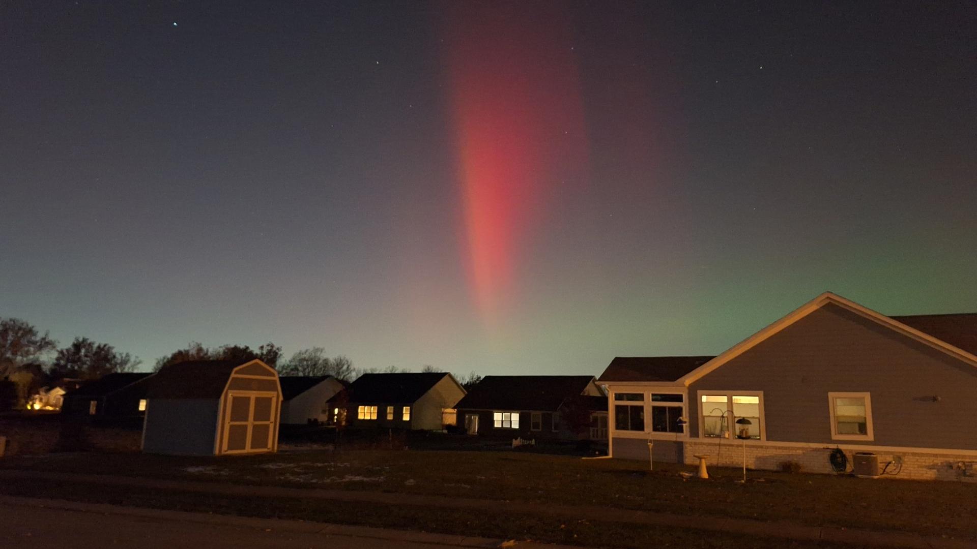 PHOTOS: Northern Lights paint the Kentucky and Indiana skies in color ...