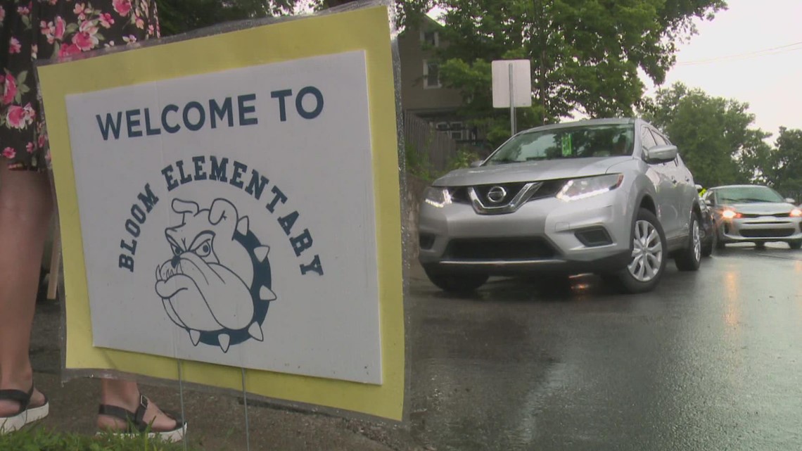 Students wrap up first day of classes at Bloom Elementary | whas11.com