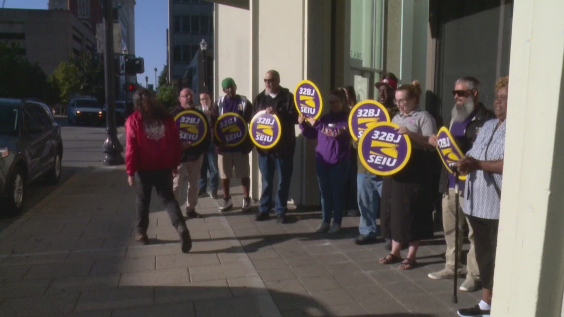 Louisville Metro Housing Authority workers rally over union contract ...