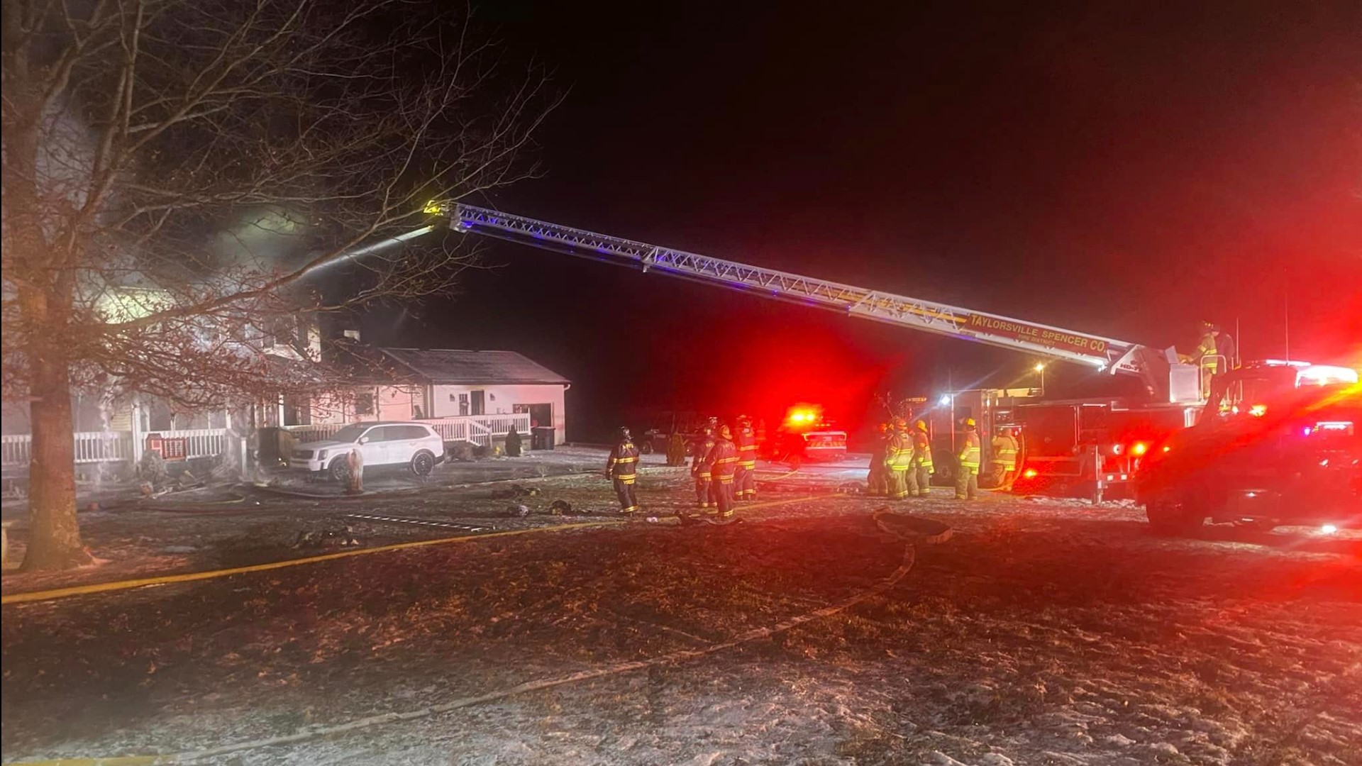 2 firefighters injured while battling fire in Kentucky | whas11.com