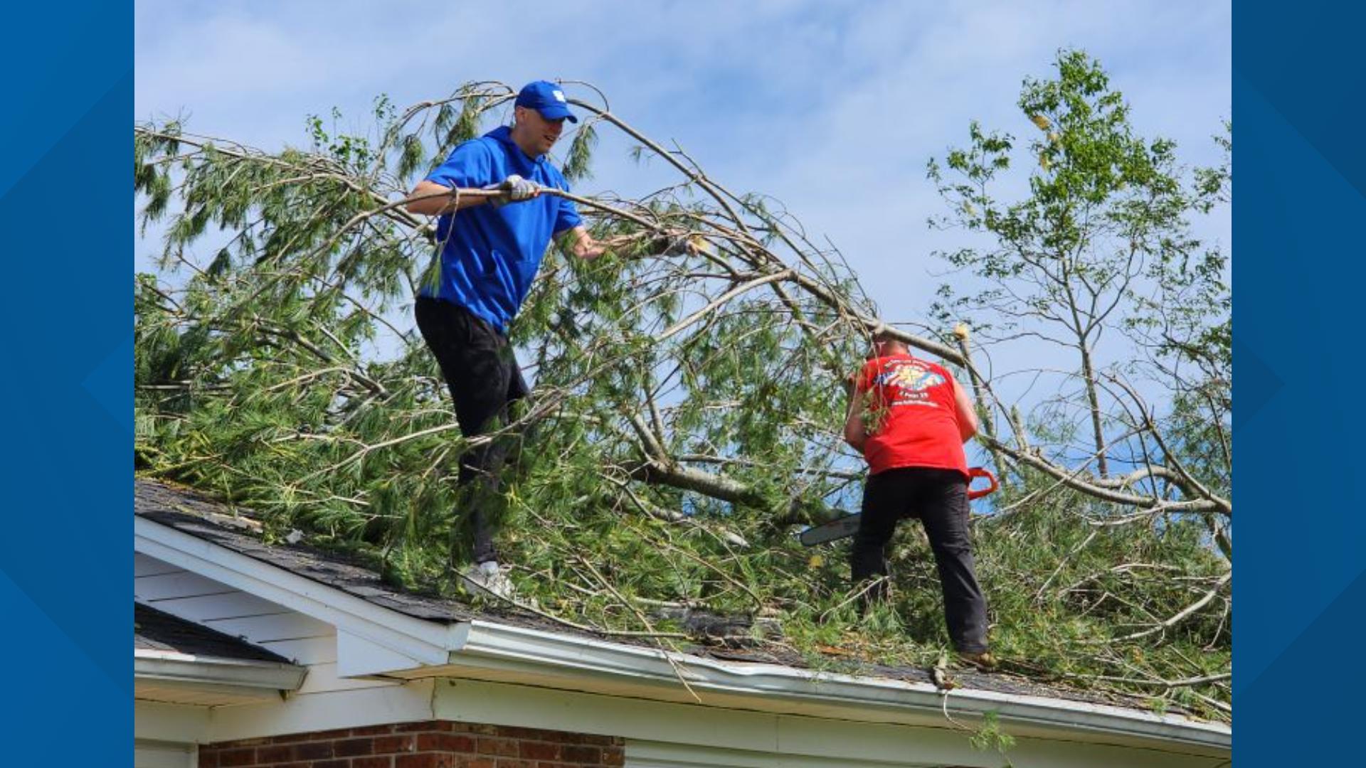 Kentucky tornado: UK coach Mark Pope aids storm relief | whas11.com