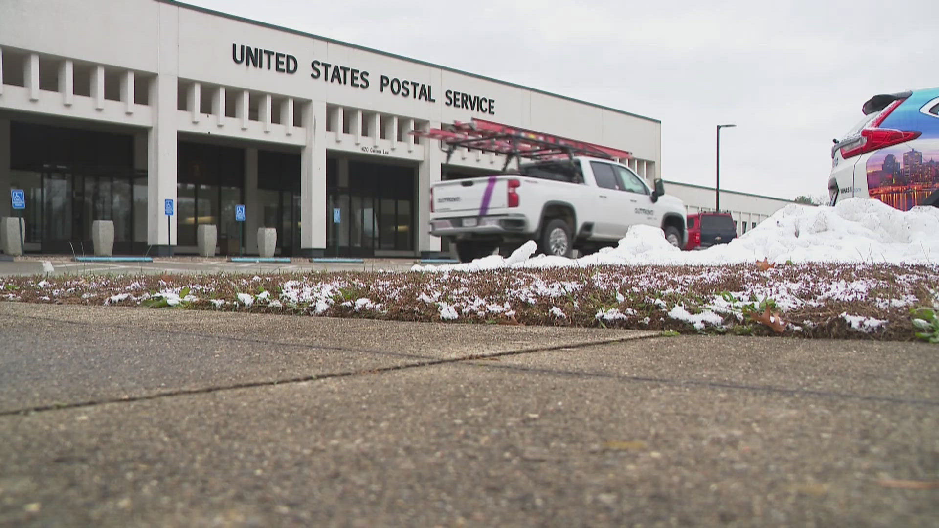 Louisville residents frustrated by USPS delays as packages sit for days ...