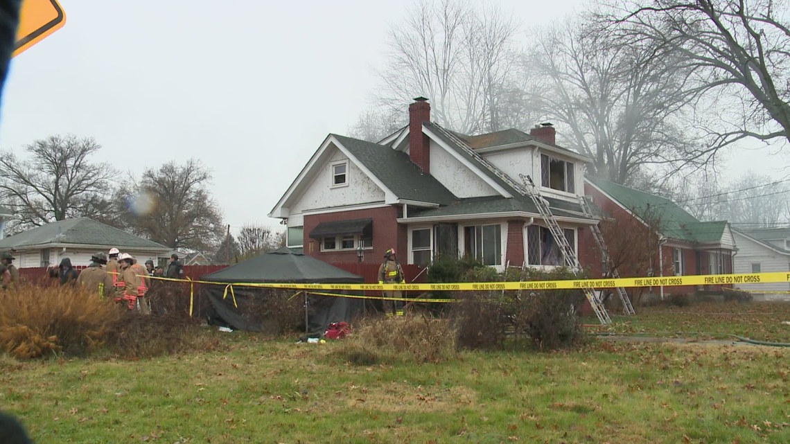 Man found shot inside home in Beechmont neighborhood, crews originally ...