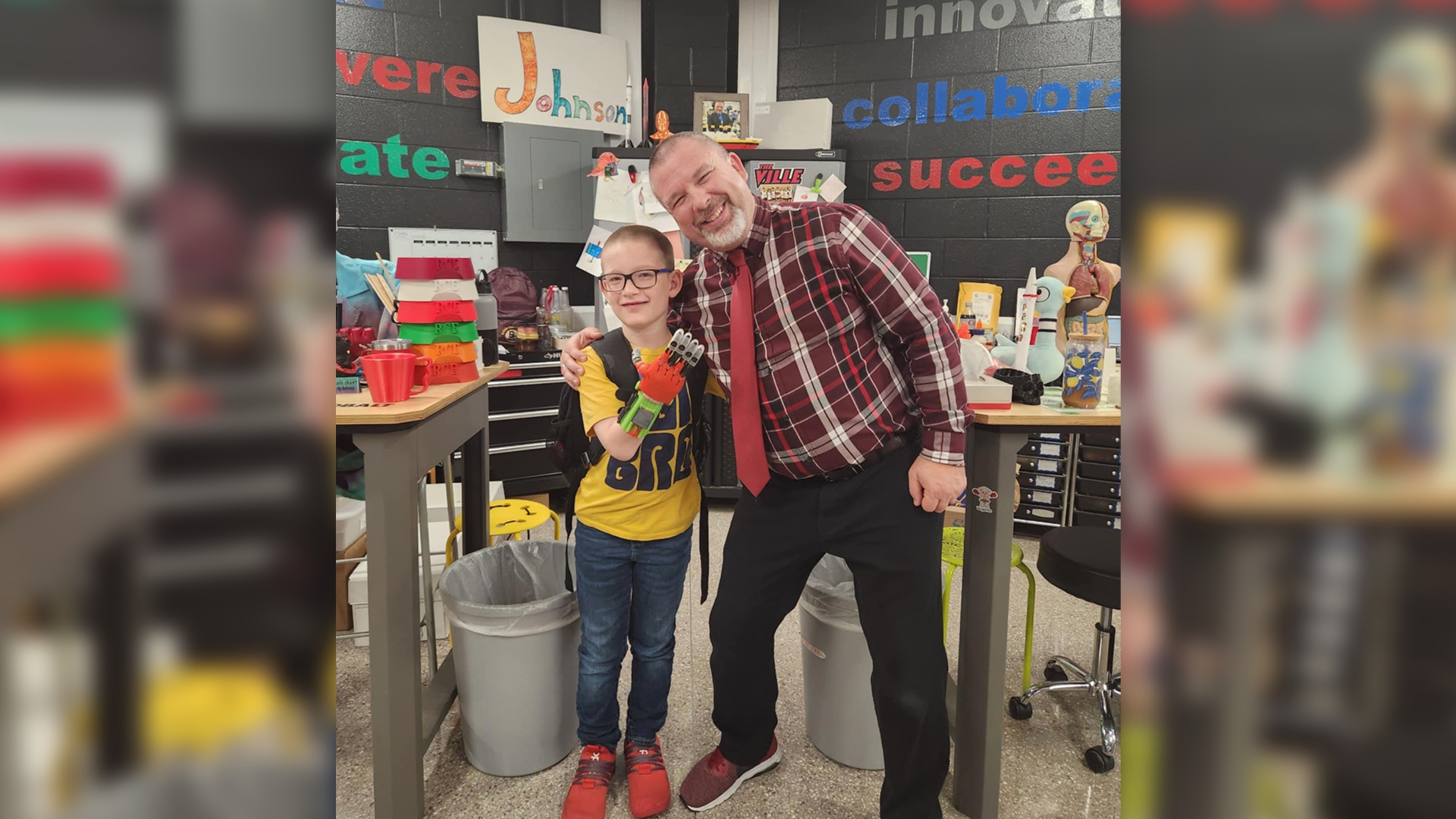 Kentucky teacher designs 3D-printed prosthetic hand for student ...