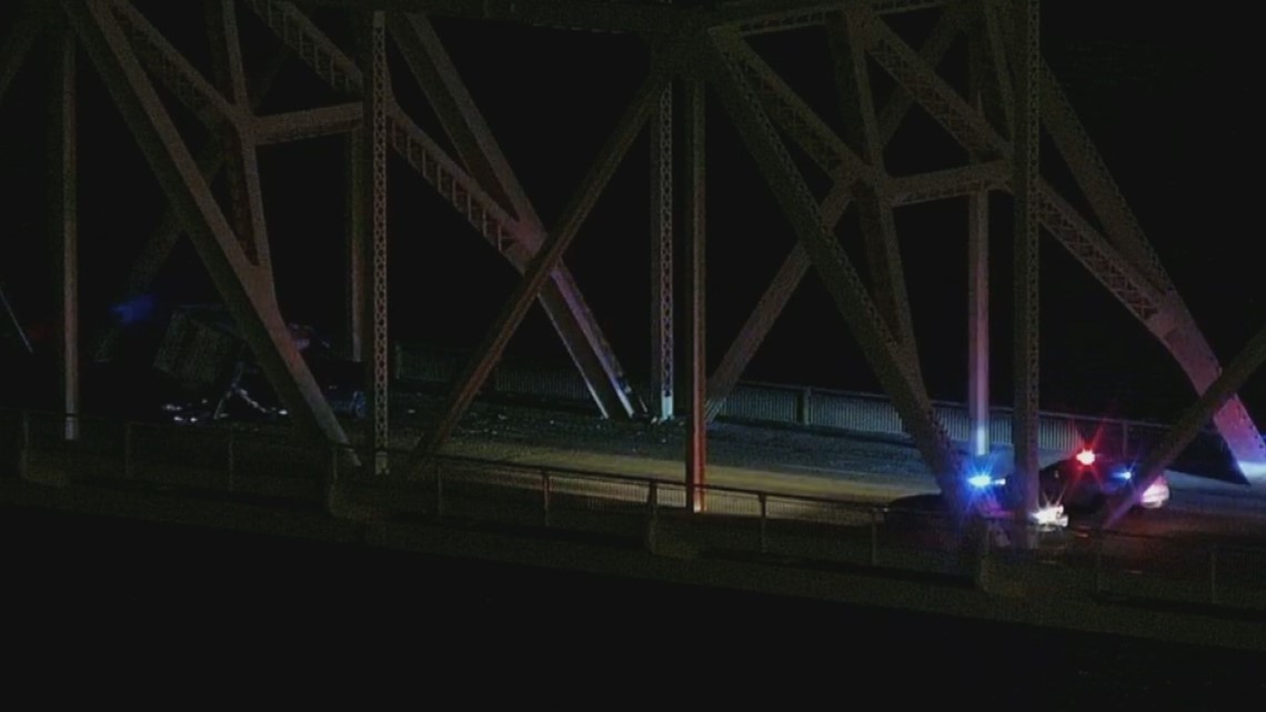 Crash on 2nd Street Bridge leaves man injured, LMPD says | whas11.com