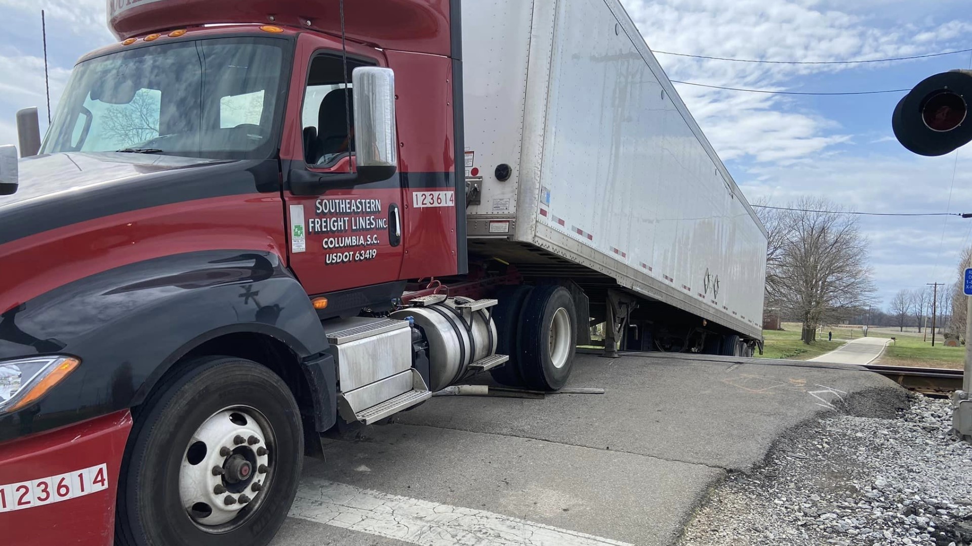 Train derailment in Kentucky; KSP investigating | whas11.com