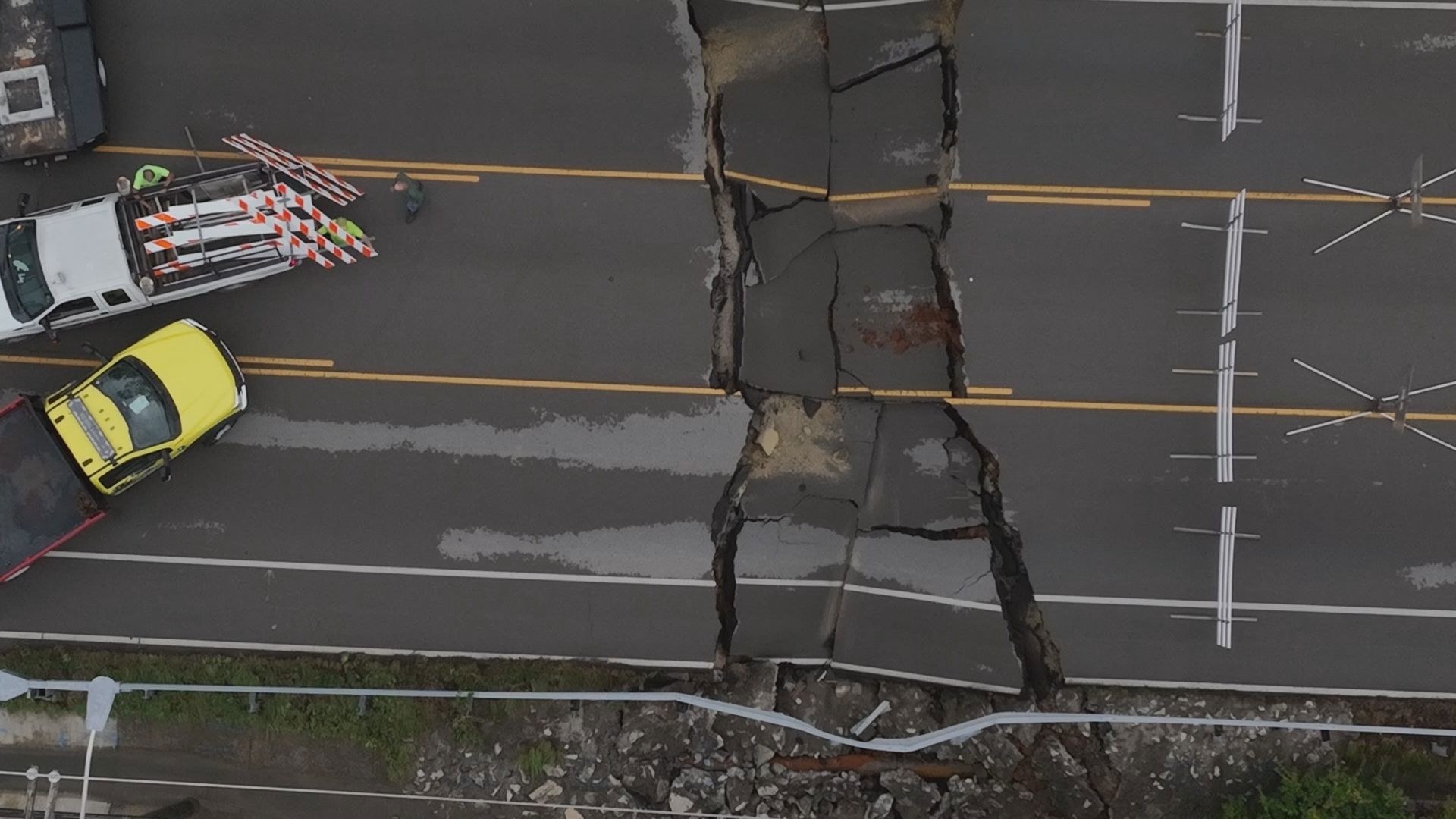 Jeffersontown road collapse disrupts traffic after rain, flooding ...