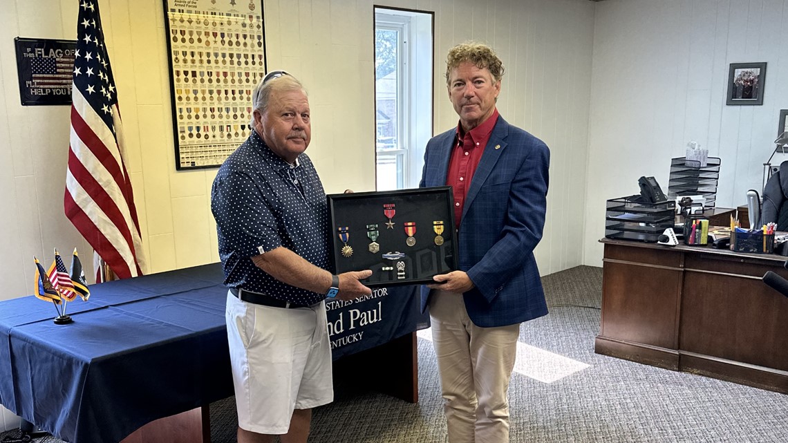 Sen. Rand Paul honors Vietnam veteran with military awards | whas11.com