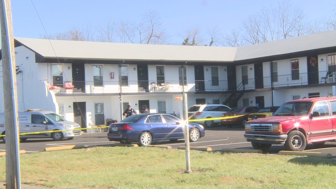 Broadleaf Drive shooting leaves 2 men dead, LMPD investigating | whas11.com