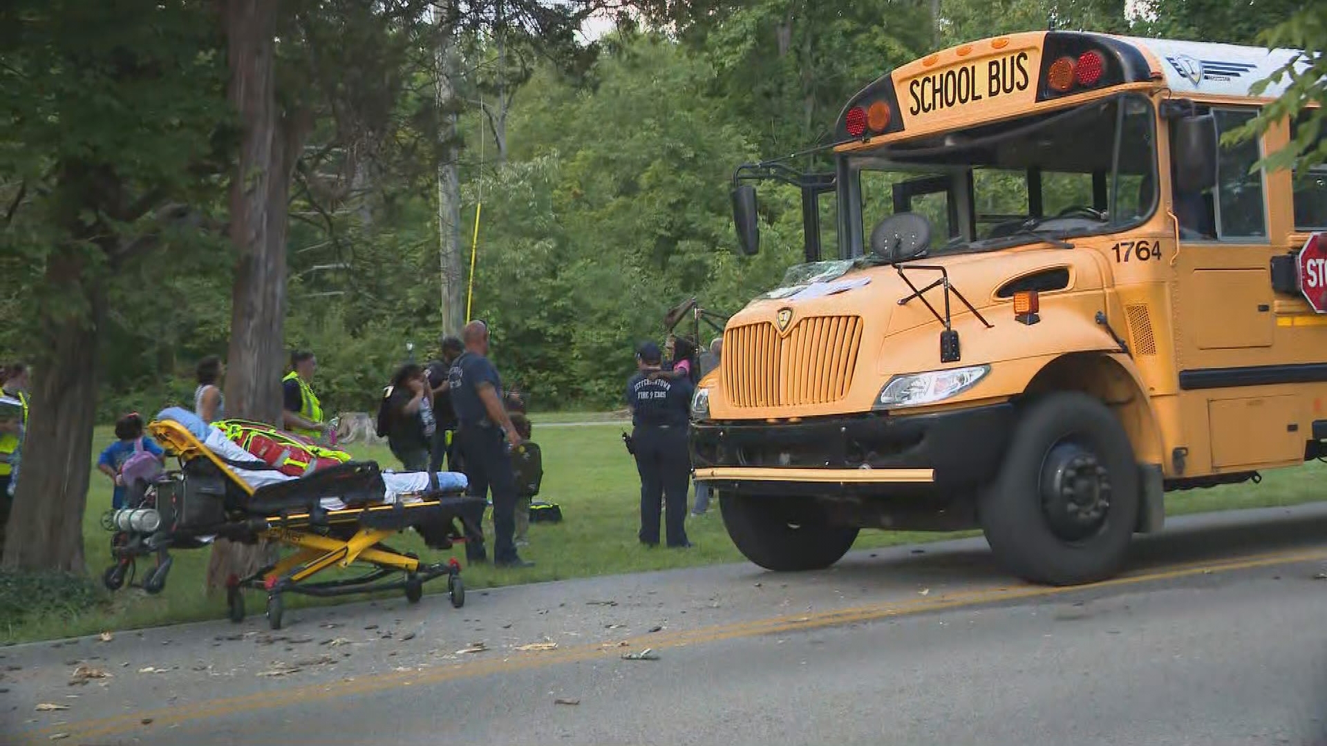 Tress falls on JCPS bus in Jeffersontown; 3 students, driver injured ...