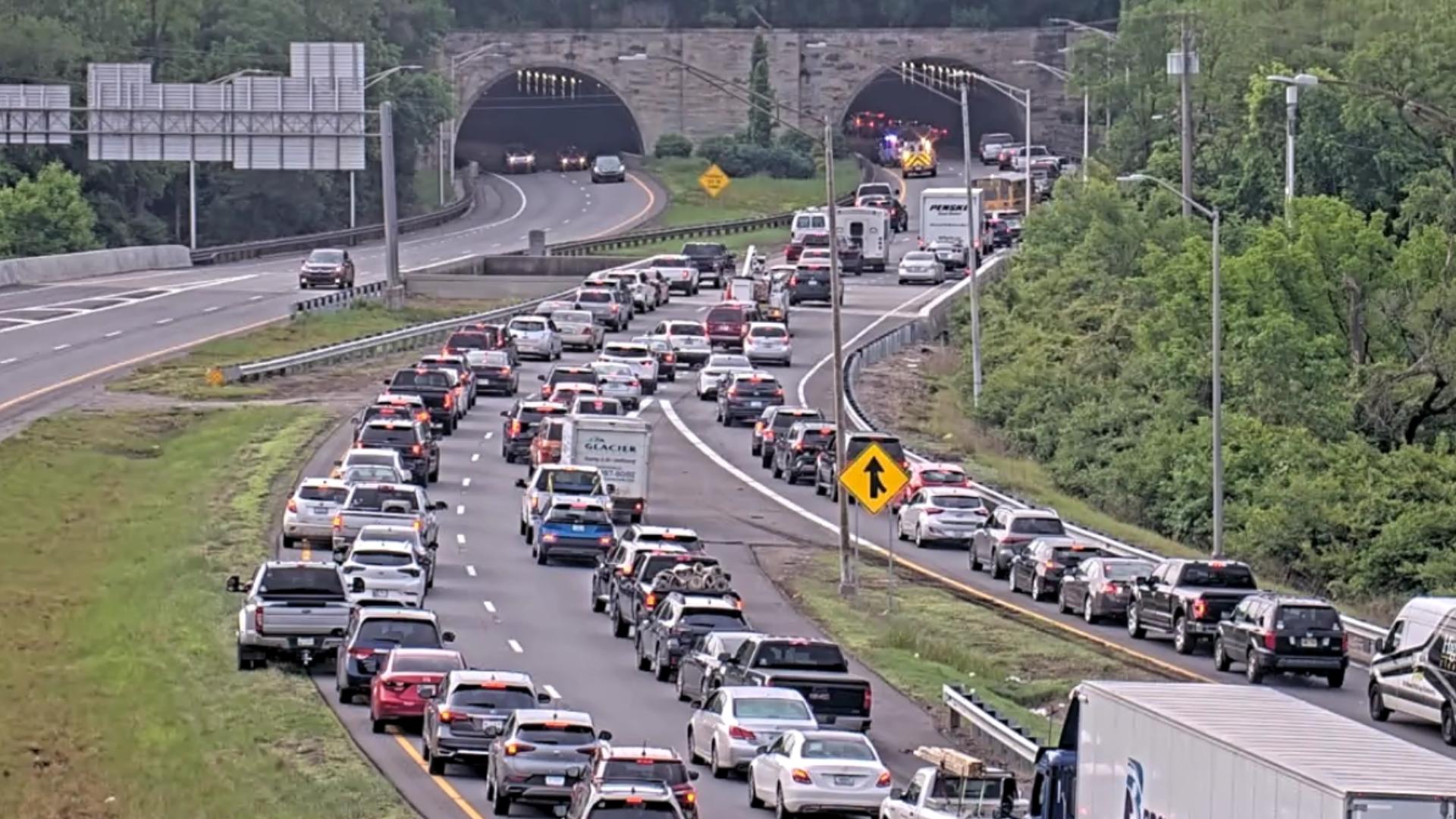 Cochran Hill Tunnel crash causes standstill traffic in Louisville ...