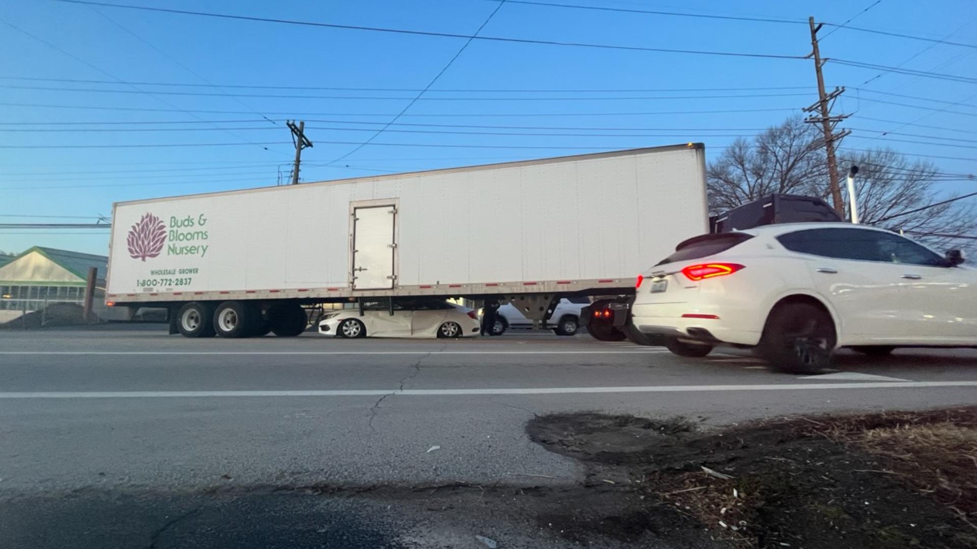 Bardstown Road shutdown in Louisville due to crash involving a semi ...