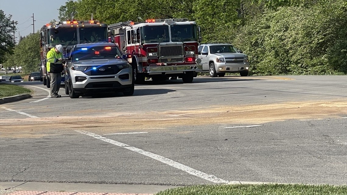 4 JCPS students, 2 adults sent to hospital after bus crash | whas11.com