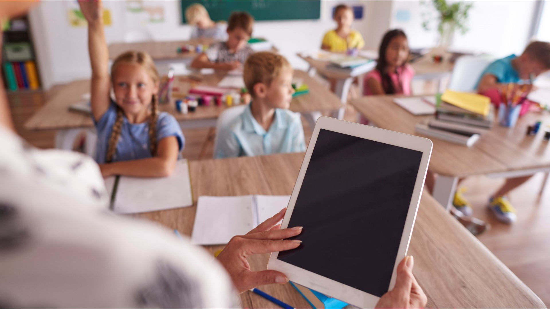 LA public schools now banning and restricting screen time in classroom ...
