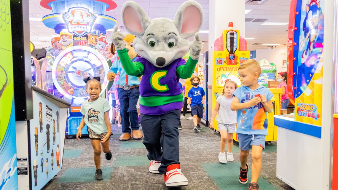 Chuck E. Cheese giving away 50,000 e-tickets to 2 kids | whas11.com