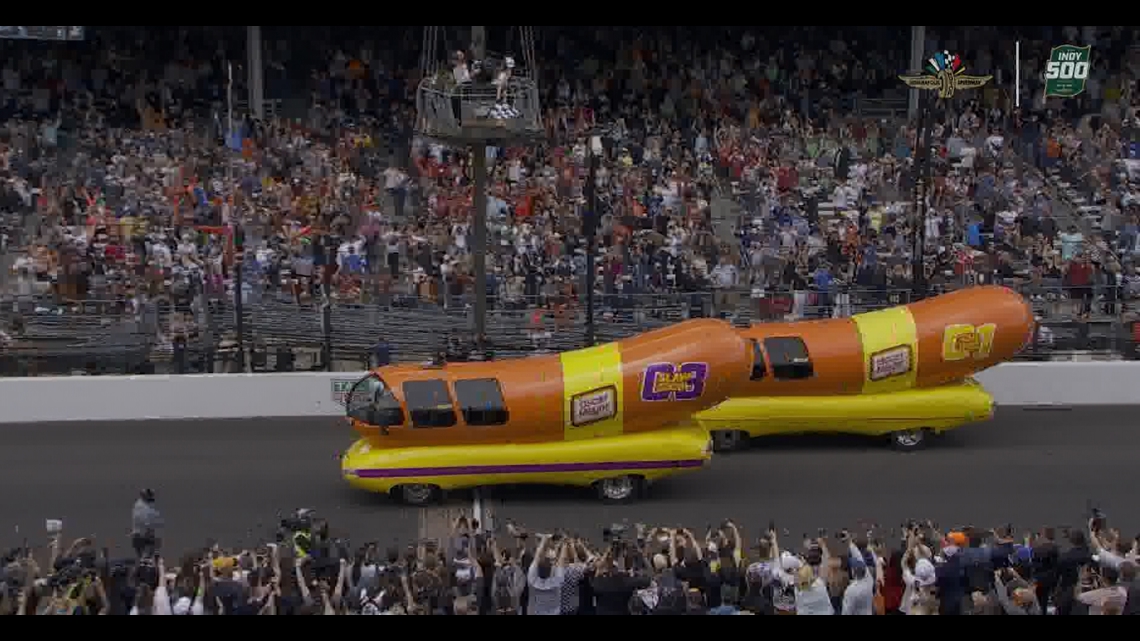Wiener 500: Oscar Mayer Wienermobiles race at IMS | whas11.com