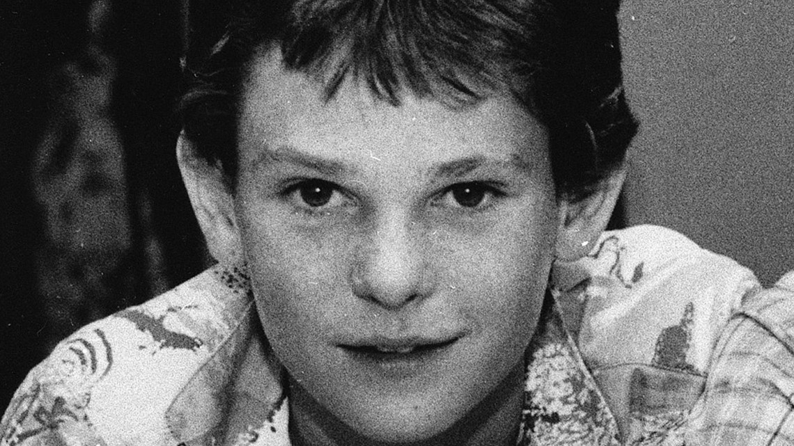 E.T. and Elliott are back together after 37 years | whas11.com